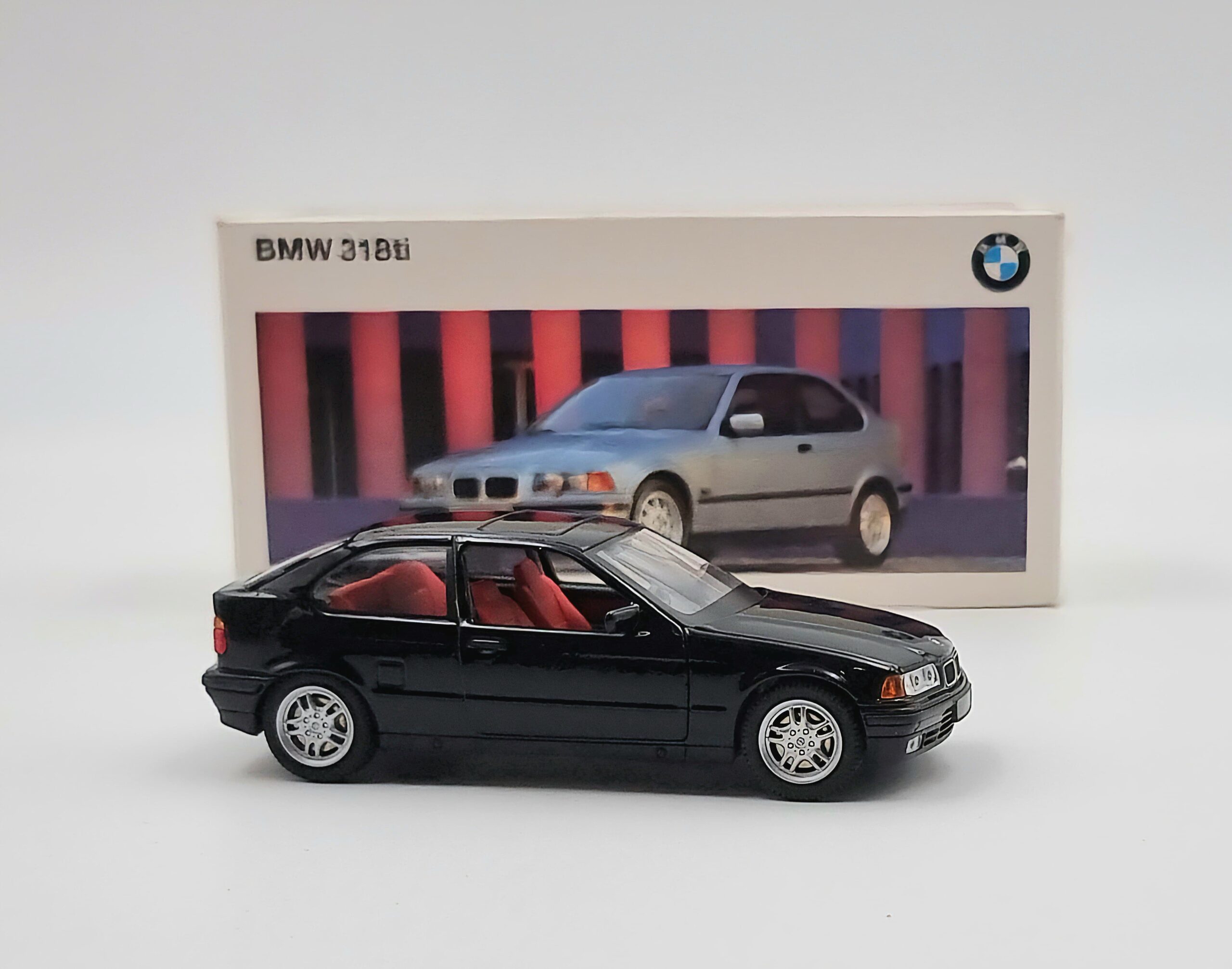 Macheta Bmw 318ti Compact Schuco - CollectorsCorner